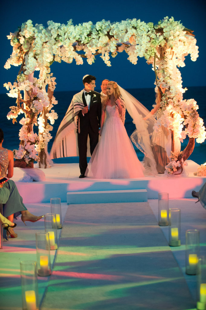 16 Breathtaking Real Destination Wedding Ceremony Decorations ...