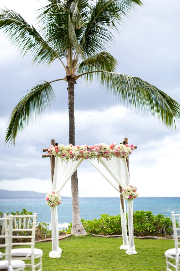 16 Breathtaking Real Destination Wedding Ceremony Decorations ...