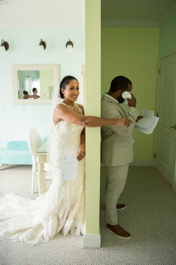 First Touch Wedding Photos That are a Great Alternative to First Look ...