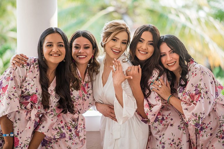 A Gorgeous Sunset Beach Wedding in Roatan Bay Island - Destination ...