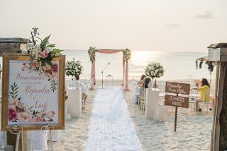 A Gorgeous Sunset Beach Wedding in Roatan Bay Island - Destination ...