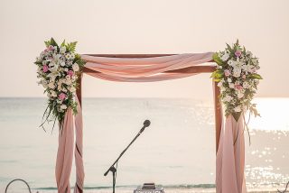 A Gorgeous Sunset Beach Wedding in Roatan Bay Island - Destination ...