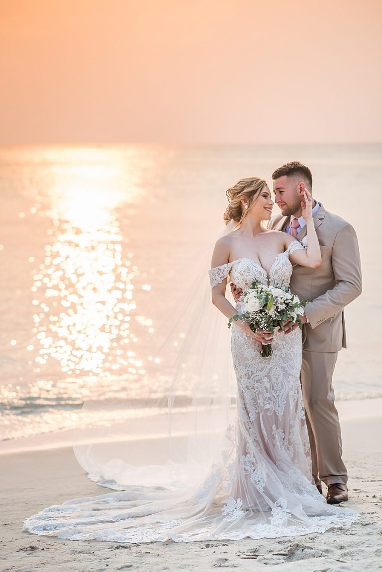A Gorgeous Sunset Beach Wedding in Roatan Bay Island - Destination ...