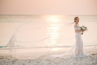 A Gorgeous Sunset Beach Wedding in Roatan Bay Island - Destination ...