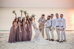 A Gorgeous Sunset Beach Wedding in Roatan Bay Island - Destination ...